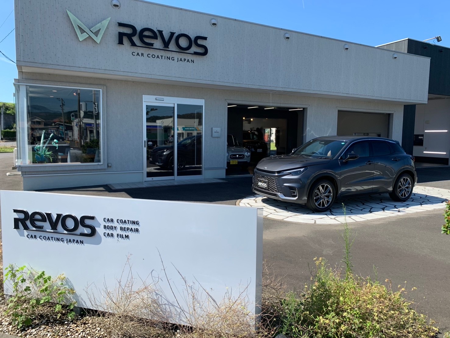 「年齢層を選ばない人気のSUV」 – そのカーコーティングは芸術の域へ